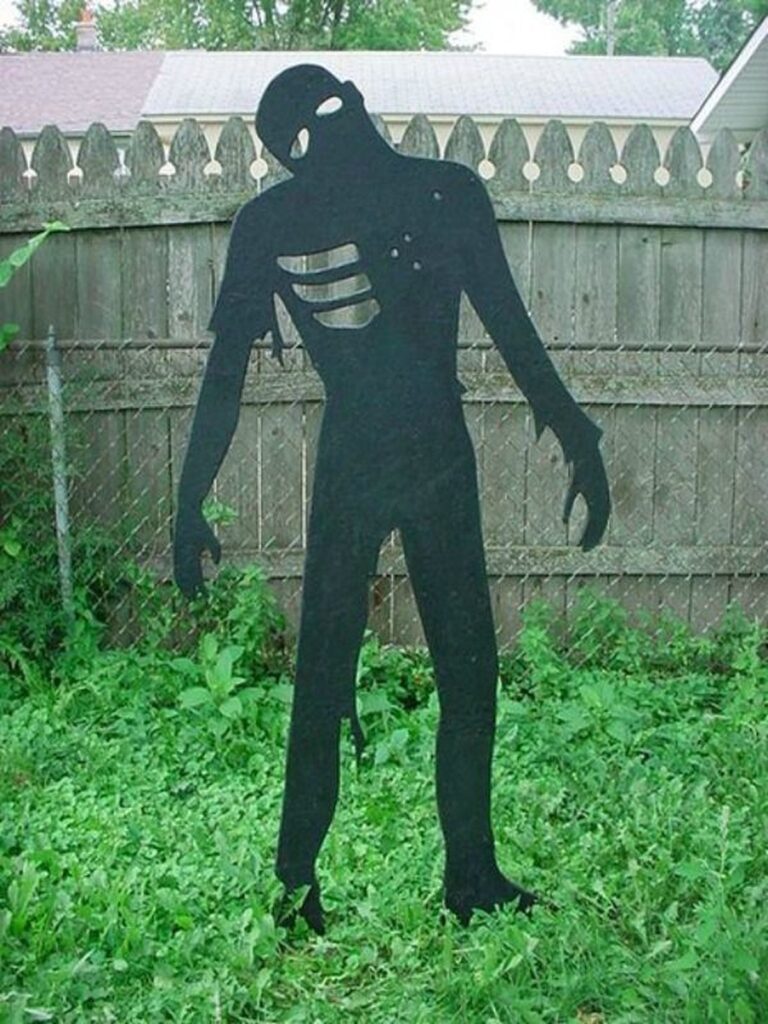 50 Spooky DIY Halloween Garden Ideas for a Haunting Yard