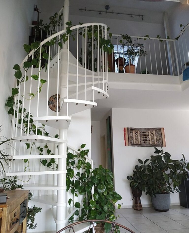24 Vertical Garden Types for Your Indoor Space