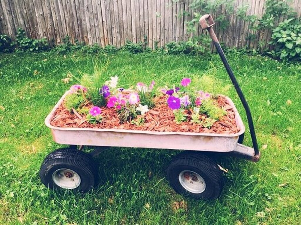 21 Charming DIY Rusted Metal Garden Art & Decor Projects to Try
