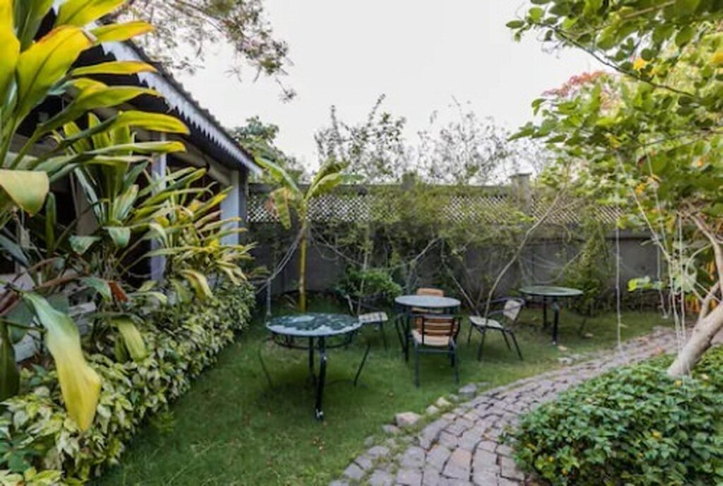 30 Breathtaking Courtyard Garden Pictures to Inspire