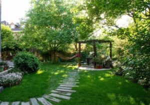 30 Breathtaking Courtyard Garden Pictures to Inspire