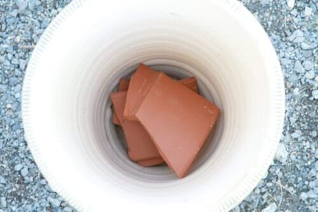 18 Incredible Broken Pot Ideas For Garden That Enchant