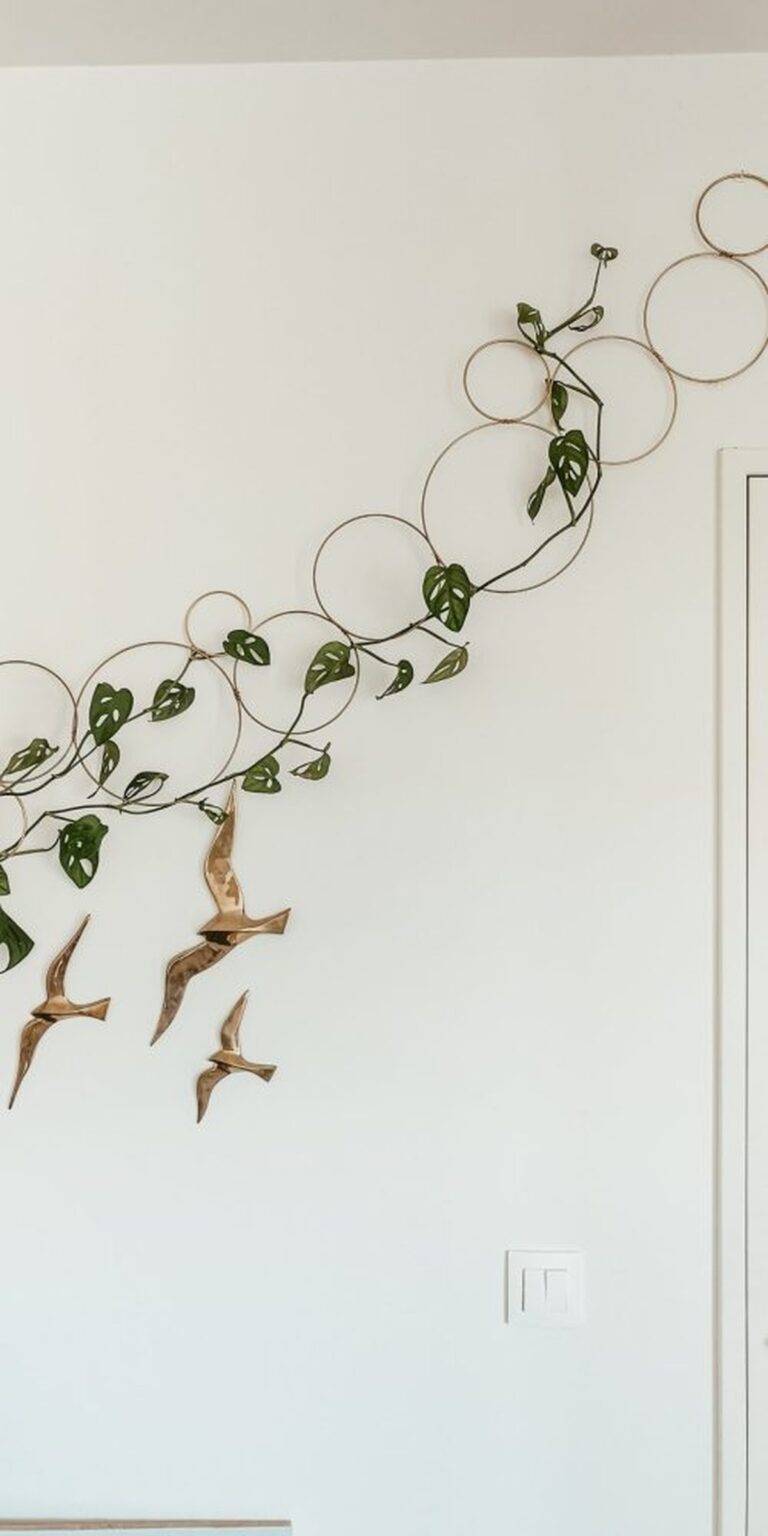 20 Charming DIY Ladder and Trellis Ideas for Houseplants