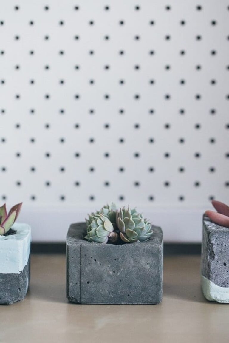 36 Adorable DIY Tiny Planters to Make in a Snap