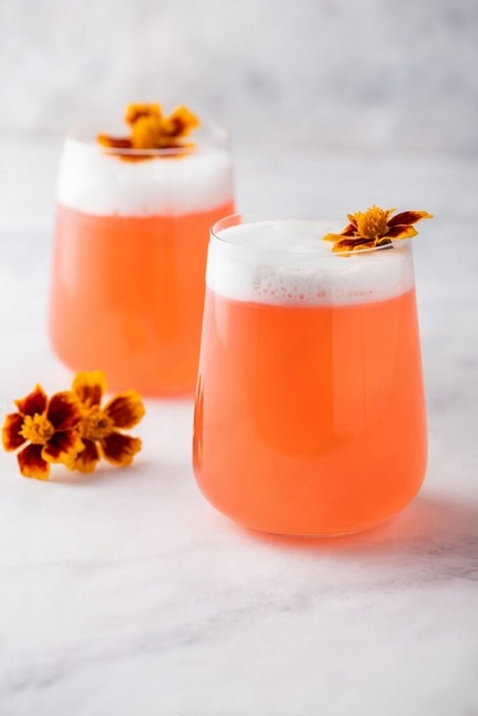32 Delicious Edible Flowers for Cocktails to Brighten Your Drinks
