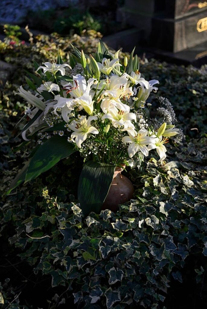 20 Beautiful Flowers for Graves and Cemeteries: Honor Loved Ones