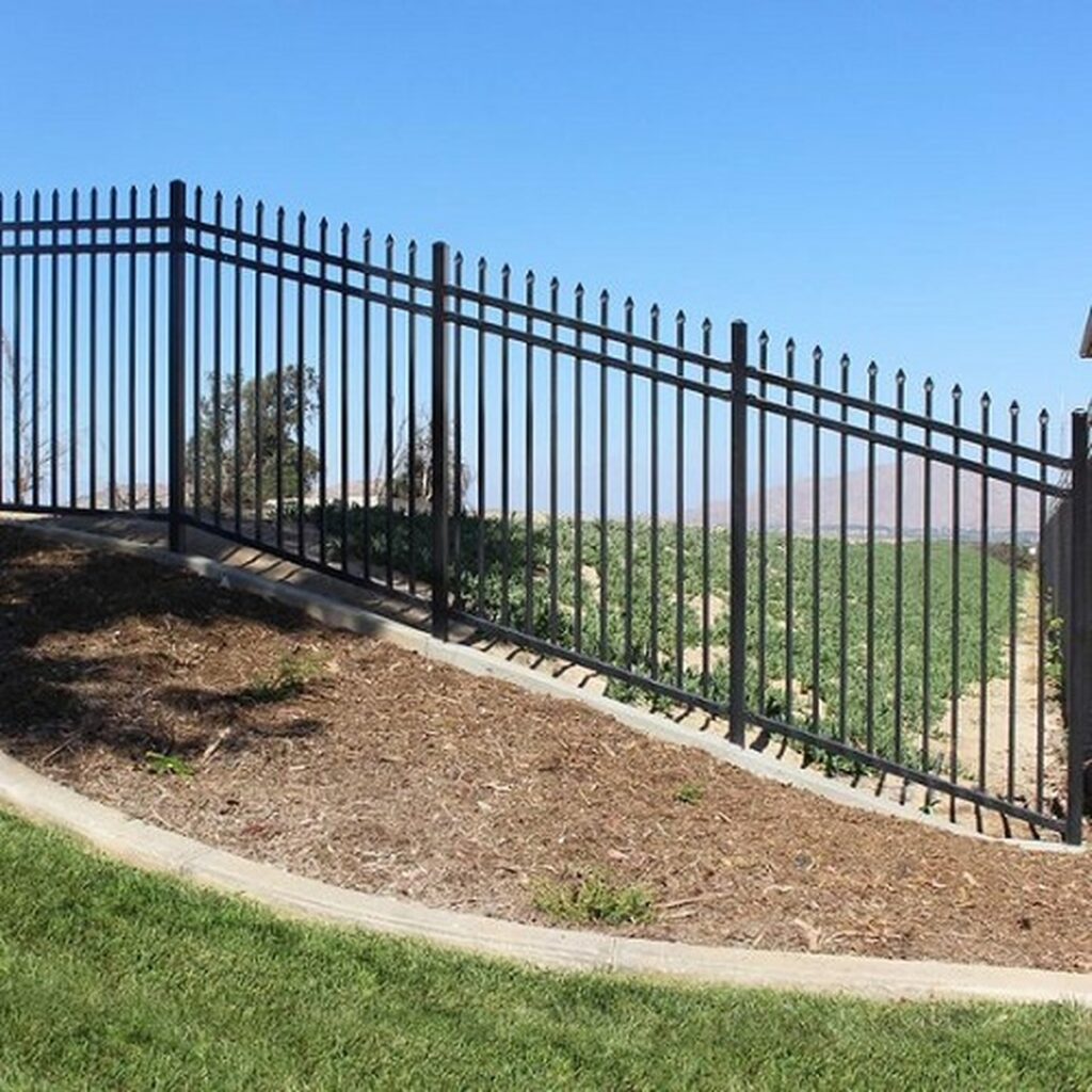 41 Brilliant Privacy Fence on Slope Ideas for Stunning Yards