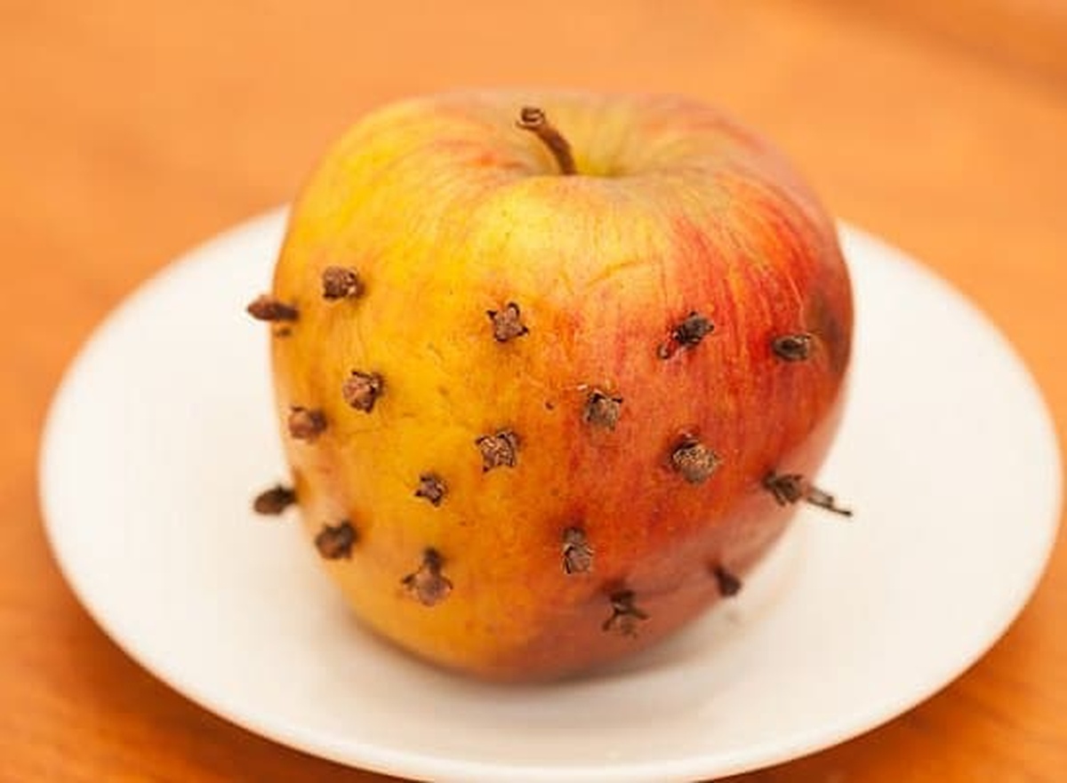 6 Amazing Cloves Uses in the Garden That Actually Work Wonders