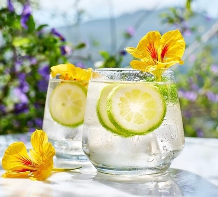 32 Delicious Edible Flowers for Cocktails to Brighten Your Drinks