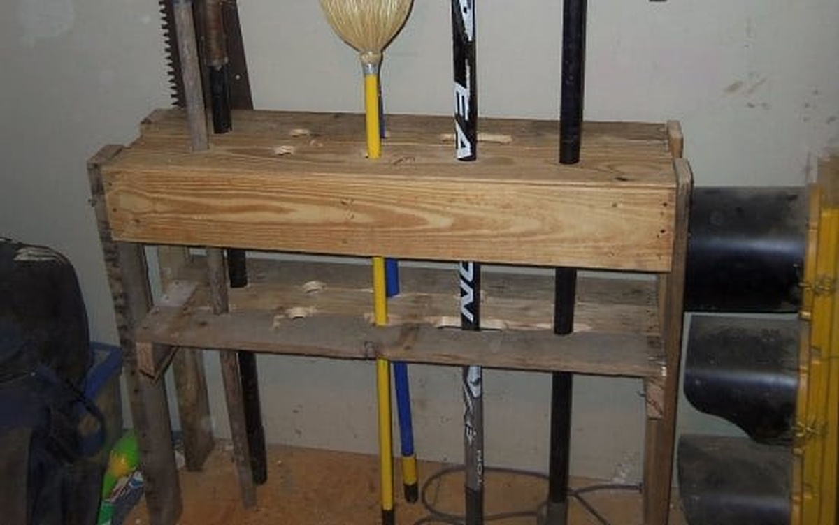 8 Cozy DIY Pallet Tool Organizer Projects For The Garden