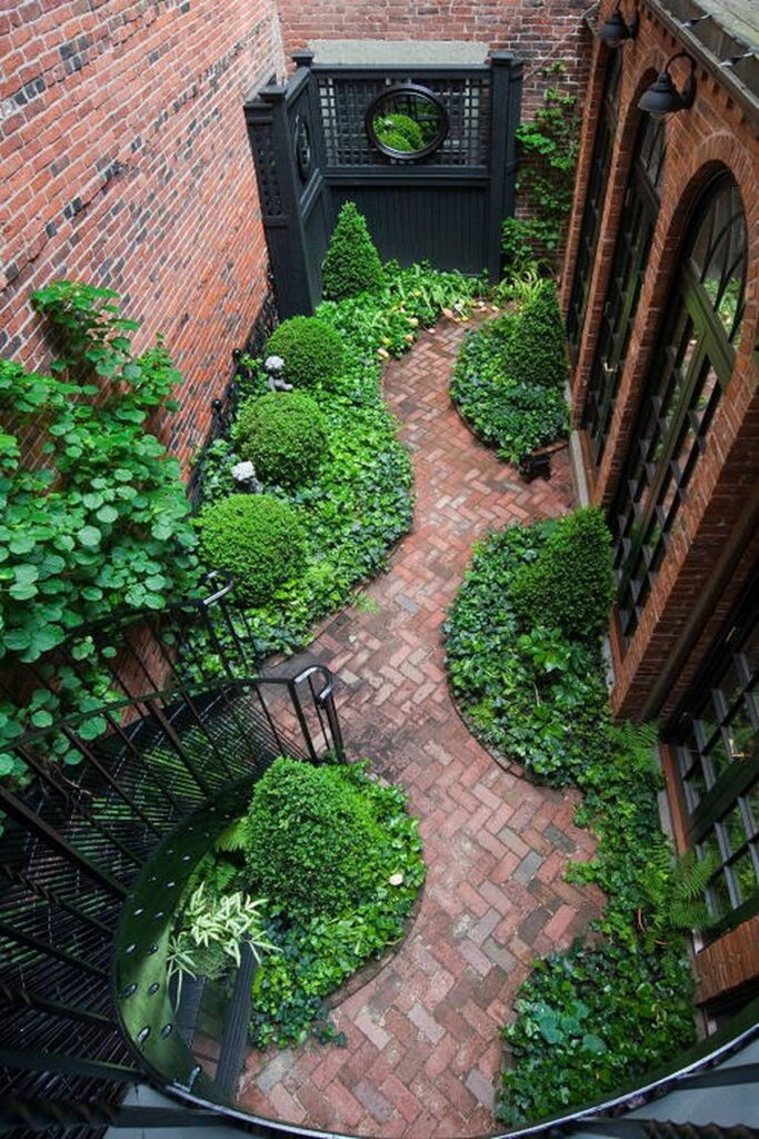 28 Amazing Ideas for Long and Narrow Gardens
