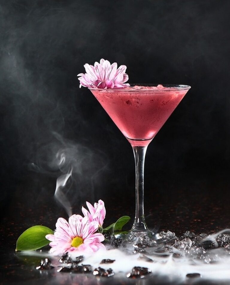 32 Delicious Edible Flowers for Cocktails to Brighten Your Drinks